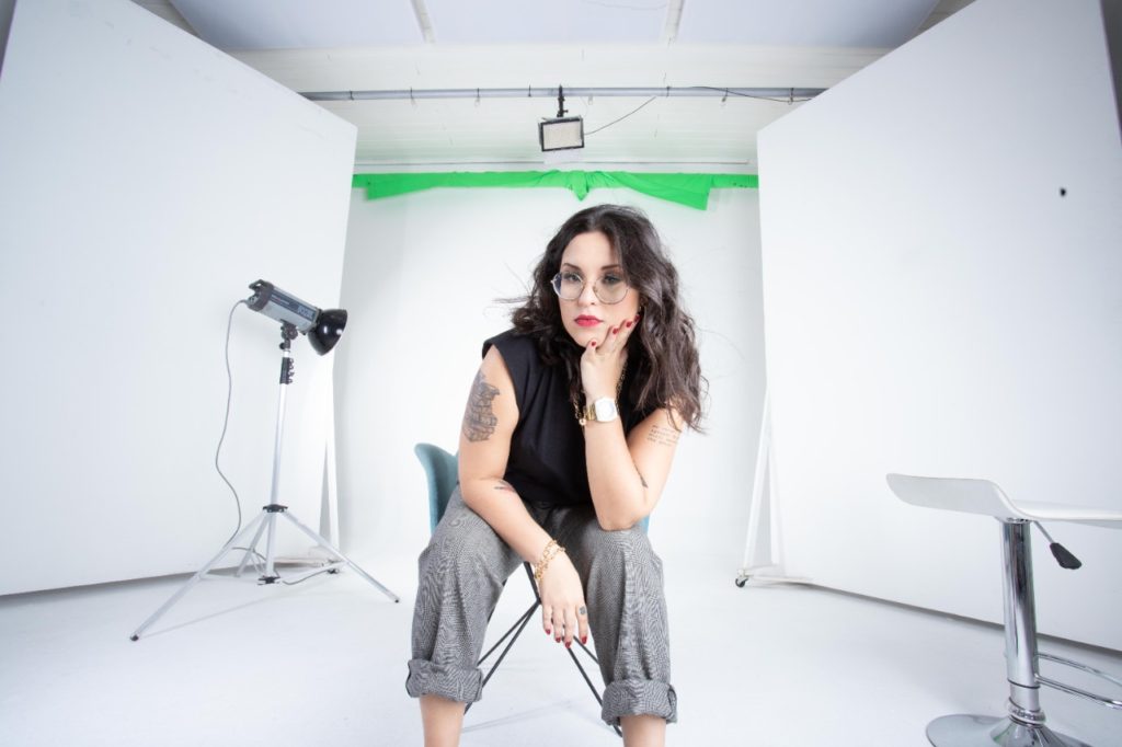 Scarlet lança "Let's Try It" e mostra seu lado romântico. Ouça! - Deu Click