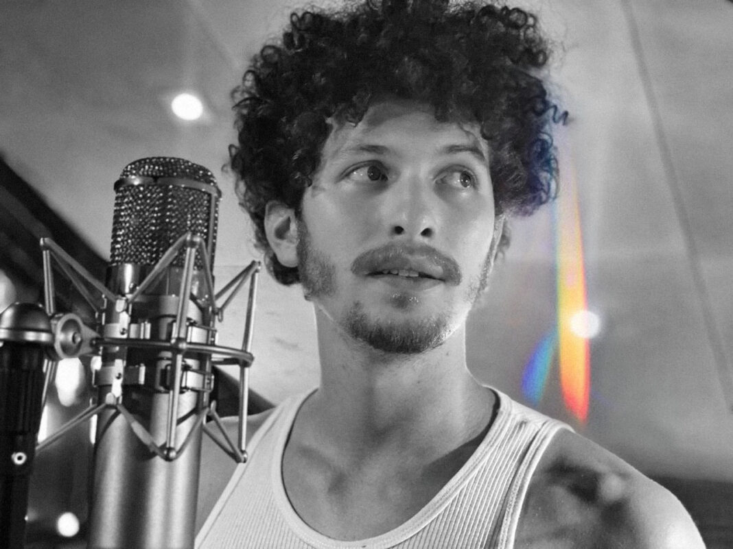 Bryan Behr lança novas versões de seus grandes sucessos. Vem ouvir ...